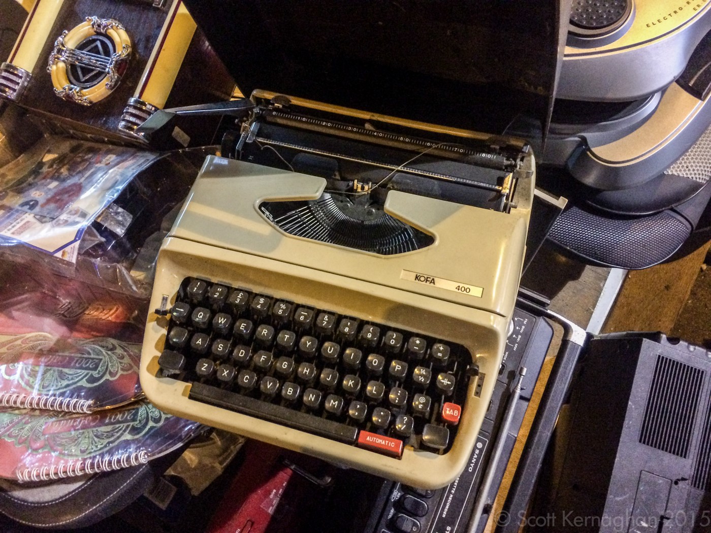 Typewriter Safari Hong Kong – Temple Street, Apliu Street and Cat ...